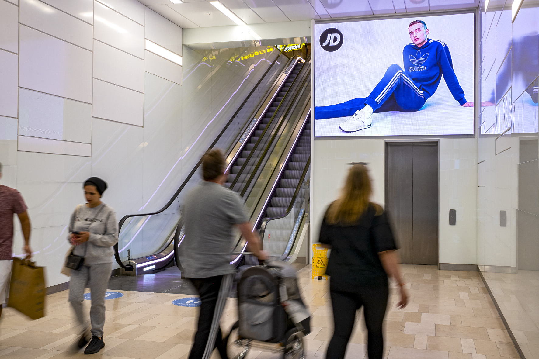 Winkelcentrum Hoog Catharijne in Utrecht Hoog Catharijne shopping mall ...